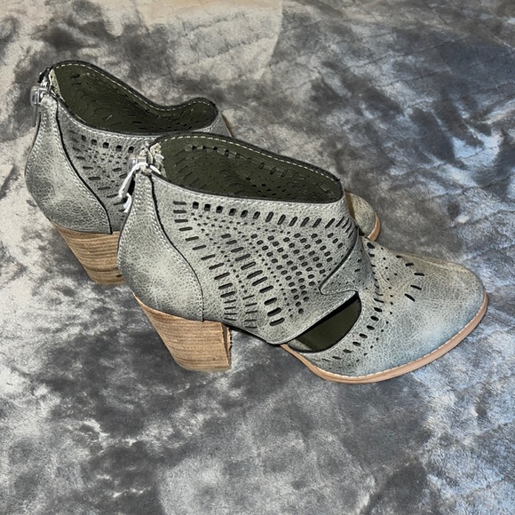 Very G | Shoes | Very G Boots Grey | Poshmark